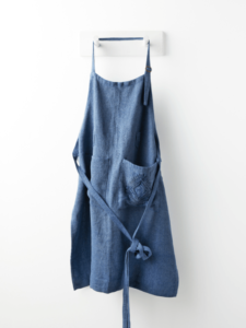 The Best Linen Aprons for Men & Women Who Love Cooking - The Mood Guide