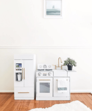 White Play Kitchens & Modern Accessories To Blend With Your Chic Decor ...