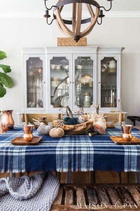Bold Earthy Decor Perfect For A Rustic Thanksgiving Table Setting - The ...