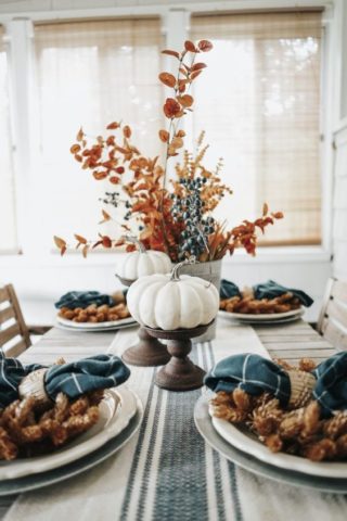 Bold Earthy Decor Perfect For A Rustic Thanksgiving Table Setting - The ...
