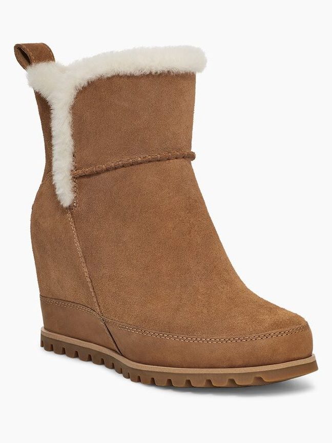 Cute Snow Boots To Toasty Up Your Winter Outfits - The Mood Guide
