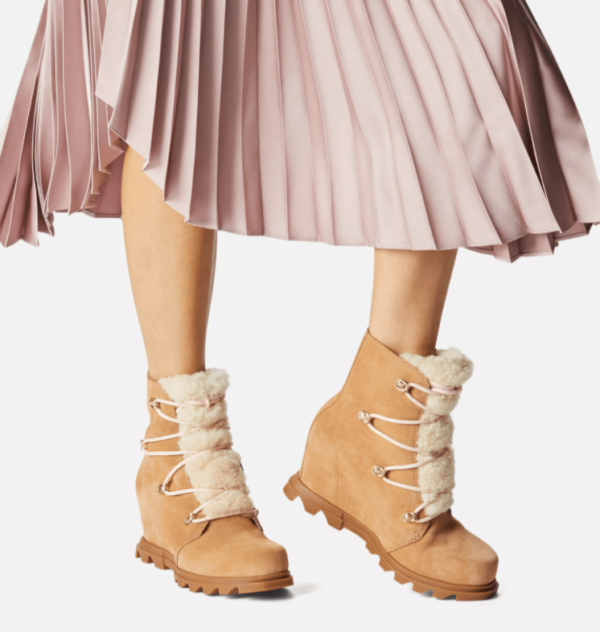 Cute Snow Boots To Toasty Up Your Winter Outfits - The Mood Guide
