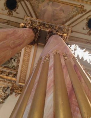 How to be Royalcore? The Royal Aesthetic that will make you Channel ...