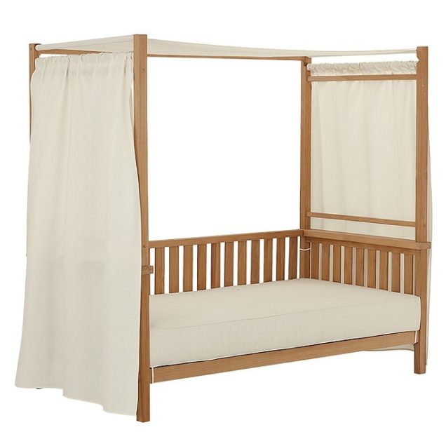 Wood Canopy Beds To Turn Your Bedroom Into A Relaxing Oasis - The Mood ...