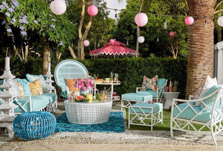 The Best Pink Outdoor Umbrellas For Patio, Beach & Poolside - The Mood ...
