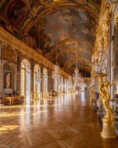 Gold Aesthetic: A Luxurious Inspiration Guide - The Mood Guide