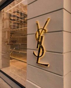 Gold Aesthetic: A Luxurious Inspiration Guide - The Mood Guide