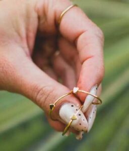 The Most Aesthetic Gold Gifts. Some Of Them Are Way More Creative Than Jewelry - The Mood Guide