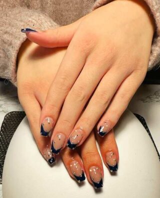 37 Navy Blue Nails To Try Even After January Blues Are Gone