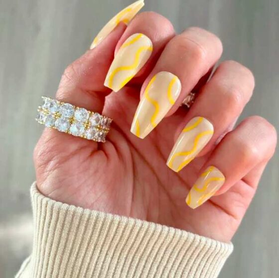 97 Yellow Nails Designs To Uplift Your Manicure Right Now - The Mood Guide