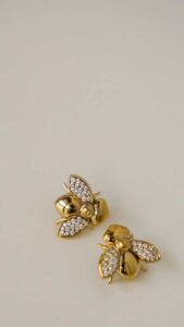 Bee Wallpapers for iPhone (Beehive, Honey & More) - The Mood Guide