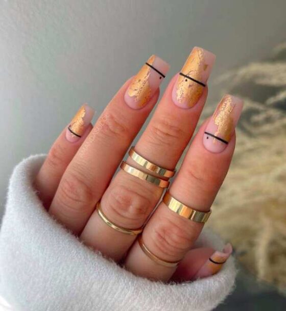67 Nails Design With Lines, Swirls & Waves To Try Right Now - The Mood ...