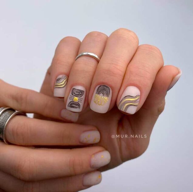 Gold Nails Ideas & Designs To Try Right Now - The Mood Guide