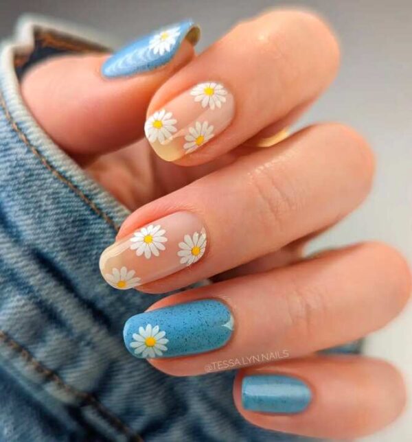 53 Daisy Nails Designs & Ideas To Try Right Now - The Mood Guide