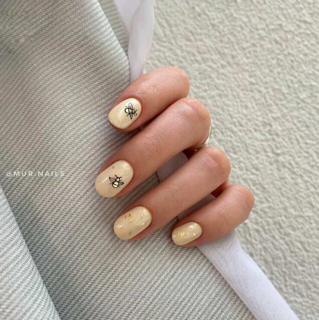 Gold Nails Ideas & Designs To Try Right Now - The Mood Guide