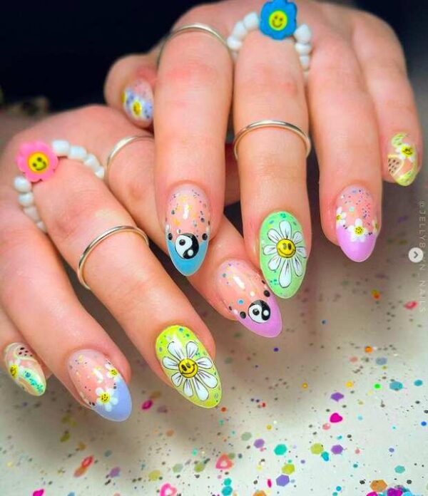 53 Daisy Nails Designs & Ideas To Try Right Now - The Mood Guide