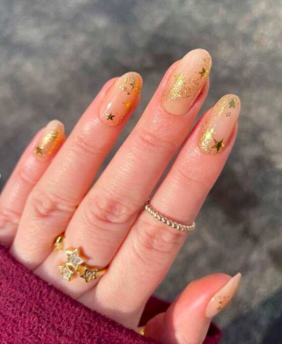 Gold Nails Ideas & Designs To Try Right Now - The Mood Guide