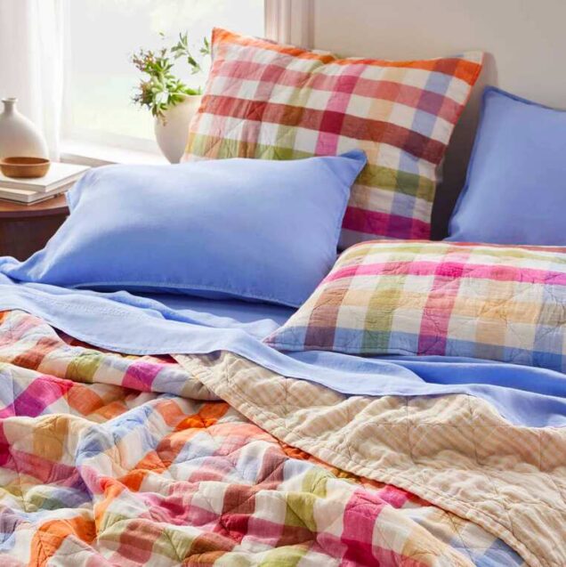 The Best Summer Blankets & Comforters For Hot Sleepers - The Mood Guide