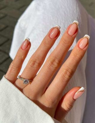 Gold Nails Ideas & Designs To Try Right Now - The Mood Guide