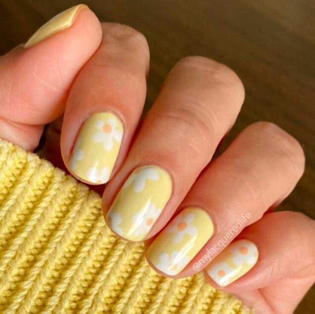 53 Daisy Nails Designs & Ideas To Try Right Now - The Mood Guide