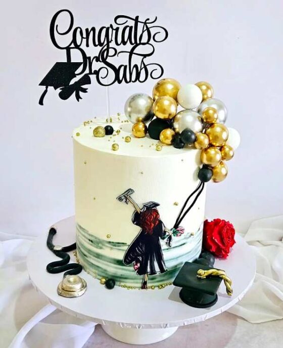 30 Aesthetic Graduation Cake Ideas To Celebrate Your Big Win - The Mood ...