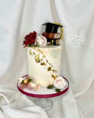 30 Aesthetic Graduation Cake Ideas To Celebrate Your Big Win