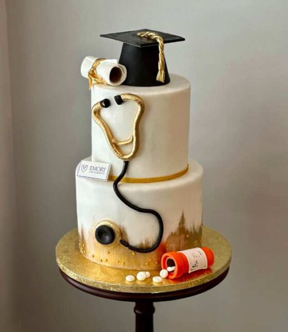 30 Aesthetic Graduation Cake Ideas To Celebrate Your Big Win - The Mood ...
