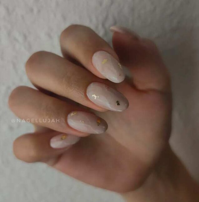 40+ Minimalist Nails Designs For A Chic Manicure - The Mood Guide