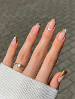 40+ Minimalist Nails Designs For A Chic Manicure - The Mood Guide