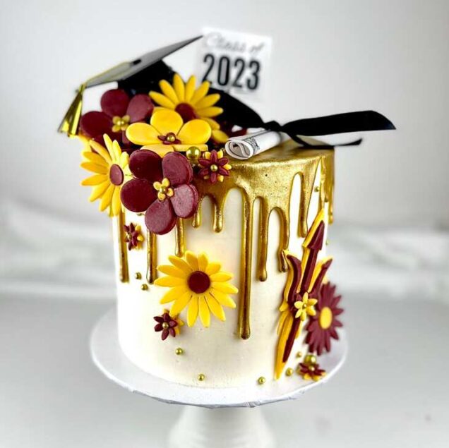 30 Aesthetic Graduation Cake Ideas To Celebrate Your Big Win - The Mood ...