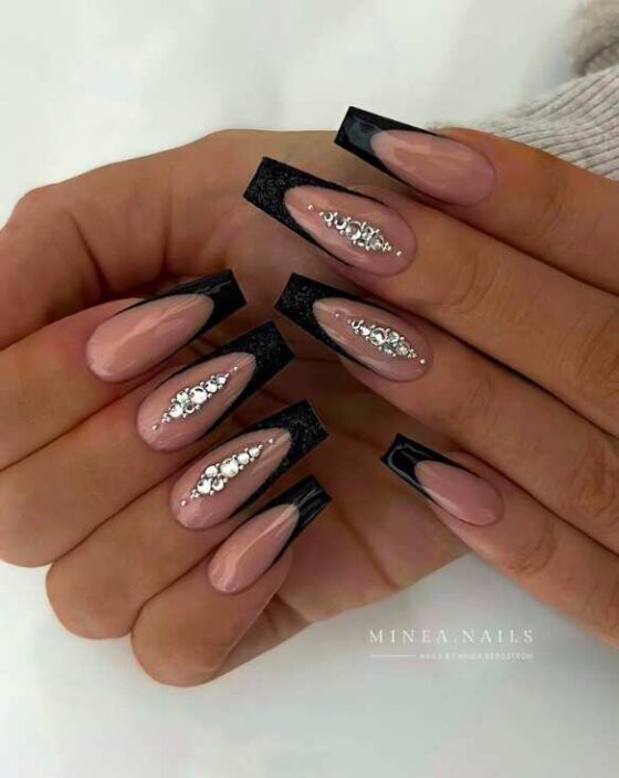 25+ French Nails With Black Tips To Inspire Your Moody Manicure - The ...