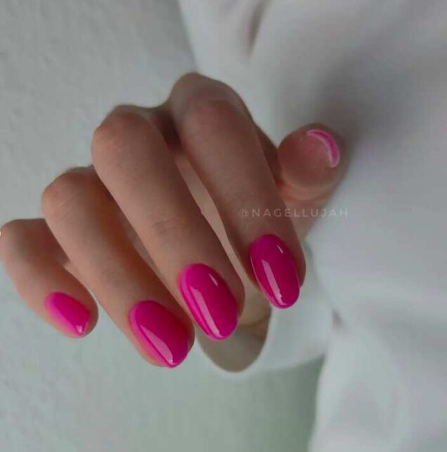 25+ Hot Pink Nails Designs To Fuel Your Barbiecore Fever - The Mood Guide