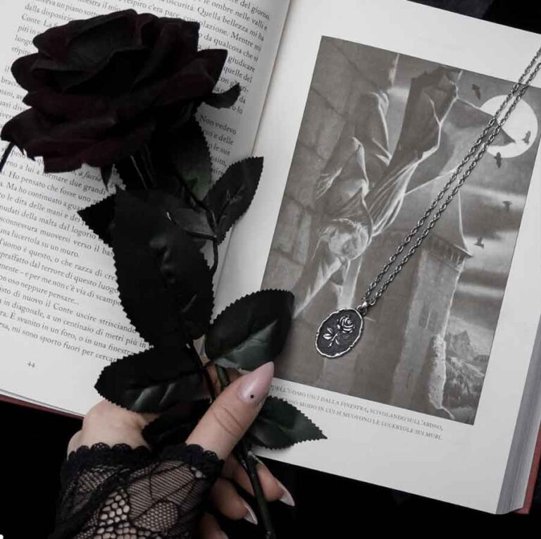 A Vampire Aesthetic Guide to Make You Perceive the Power and Beauty of ...