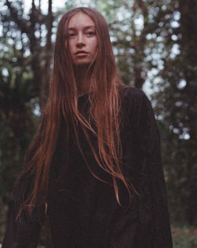 Spellbounding Witchy Hairstyle Ideas for a Halloween in full Style ...