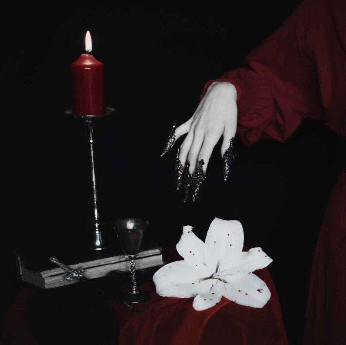 A Vampire Aesthetic Guide to Make You Perceive the Power and Beauty of Your Own Shadows - The ...