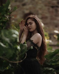 Spellbounding Witchy Hairstyle Ideas for a Halloween in full Style ...