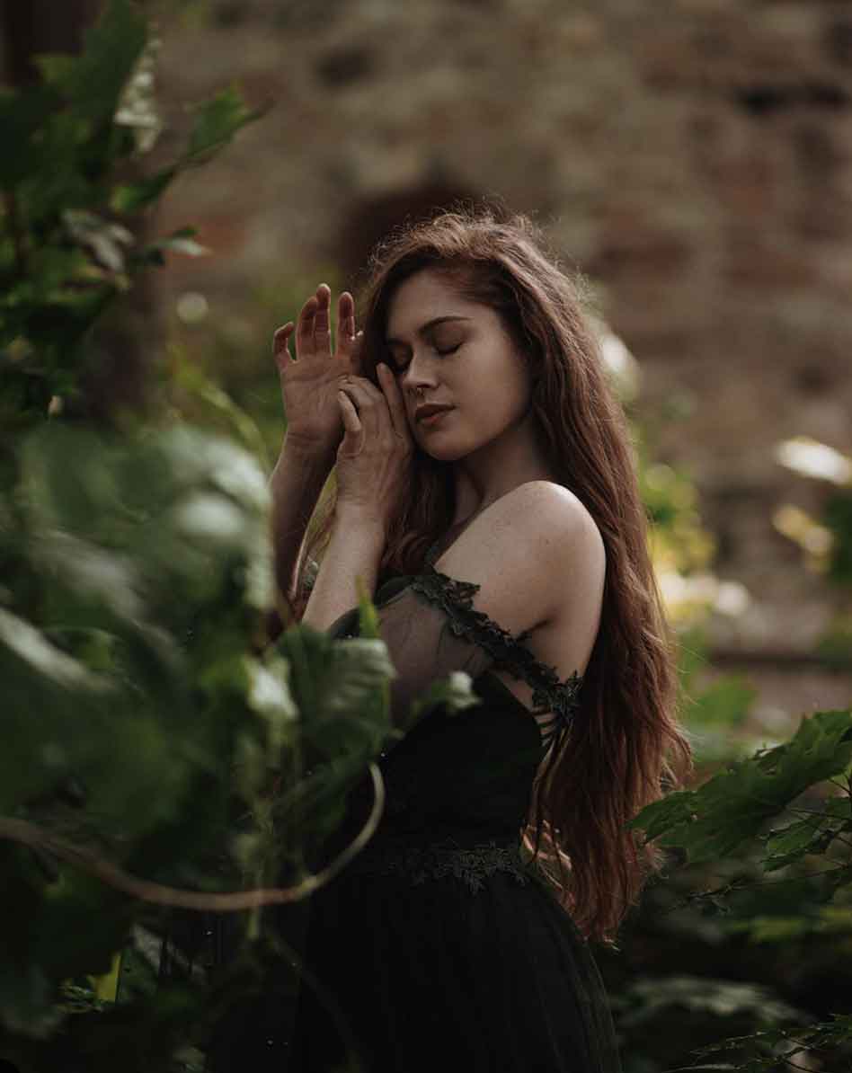 Spellbounding Witchy Hairstyle Ideas for a Halloween in full Style ...