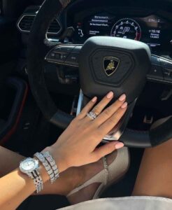 A Guide to the Baddie Aesthetic: Unleash your Feminine Power - The Mood ...