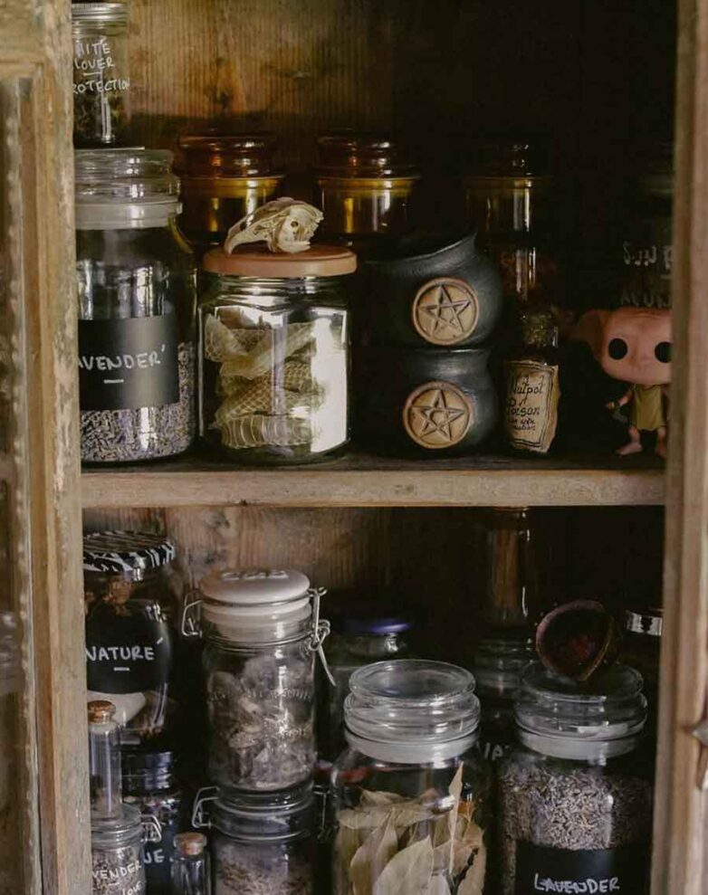 How to Create a Witchy Kitchen (Decor, Utensils, and Aesthetic Ideas ...