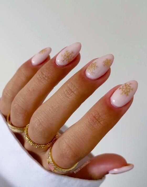 31 Classy Winter Nails To Try Right Now