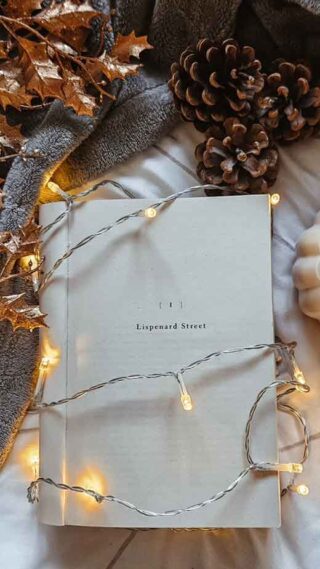 Book Aesthetic Wallpapers to Get that Cozy Bookworm Feels Every Time ...