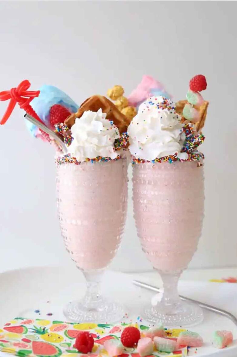 The Best Sweet Pink Milkshake Recipes (Homemade, Aesthetic & Easy ...