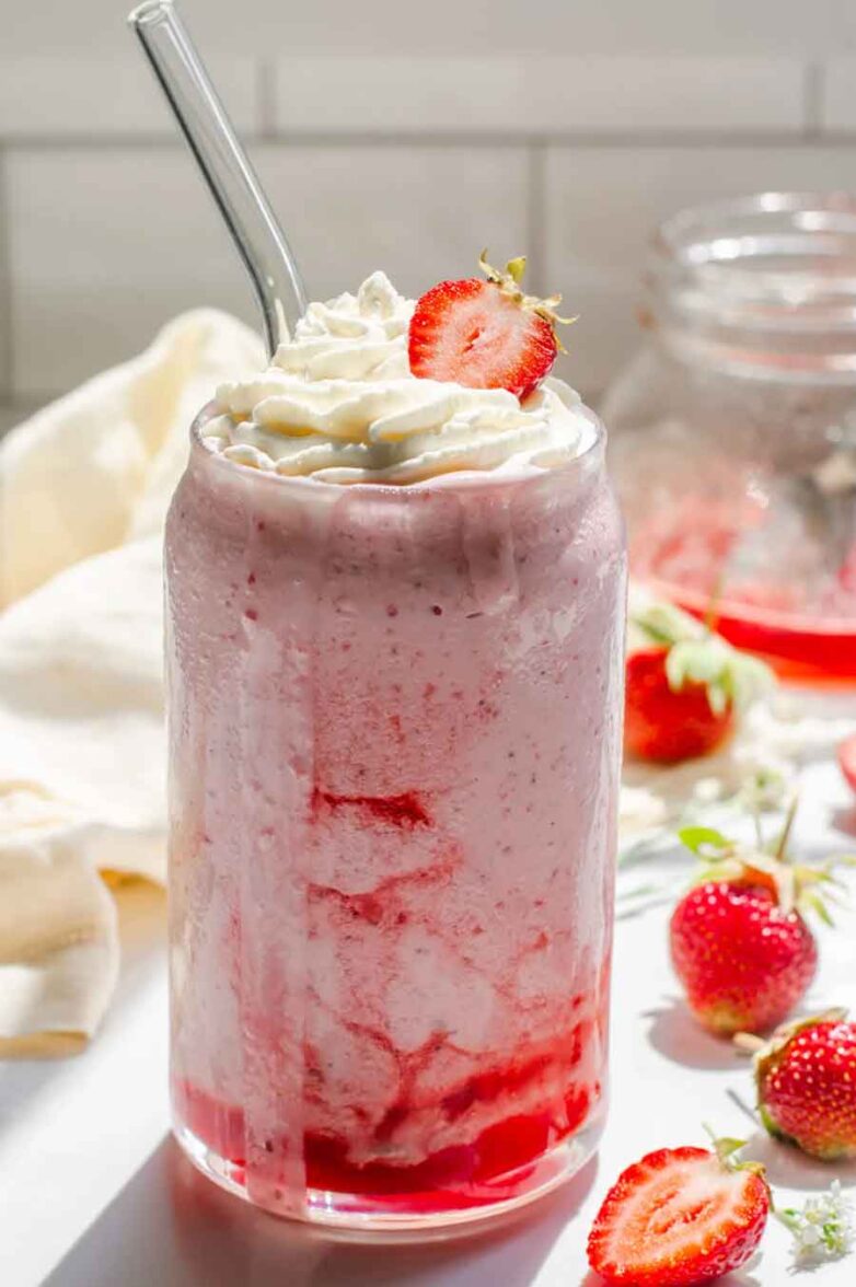 The Best Sweet Pink Milkshake Recipes (Homemade, Aesthetic & Easy ...