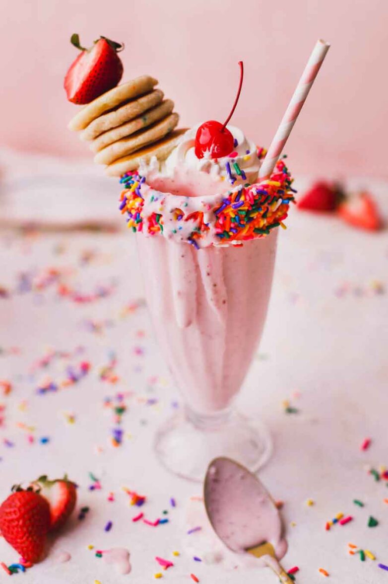 The Best Sweet Pink Milkshake Recipes (Homemade, Aesthetic & Easy ...