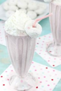 The Best Sweet Pink Milkshake Recipes (Homemade, Aesthetic & Easy ...