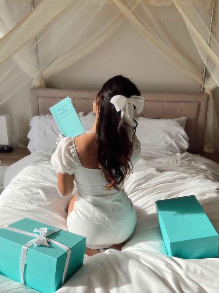 Coquette Bow: 30 Ways to Style Your Hair & Accessorize - The Mood Guide