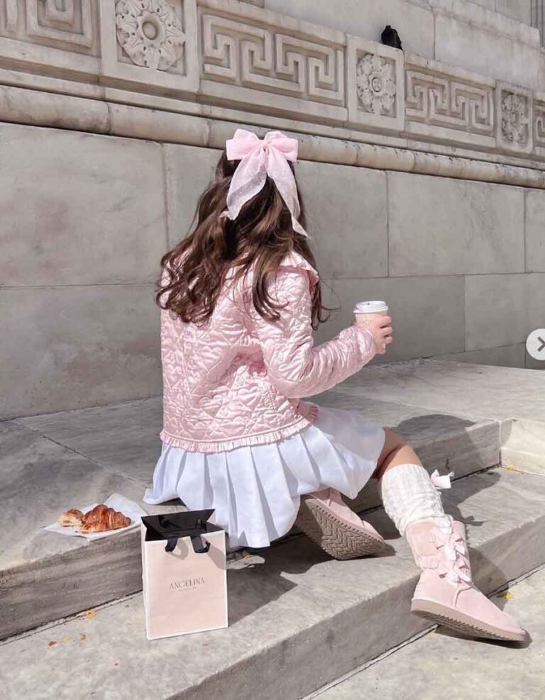 Coquette Bow: 30 Ways to Style Your Hair & Accessorize - The Mood Guide