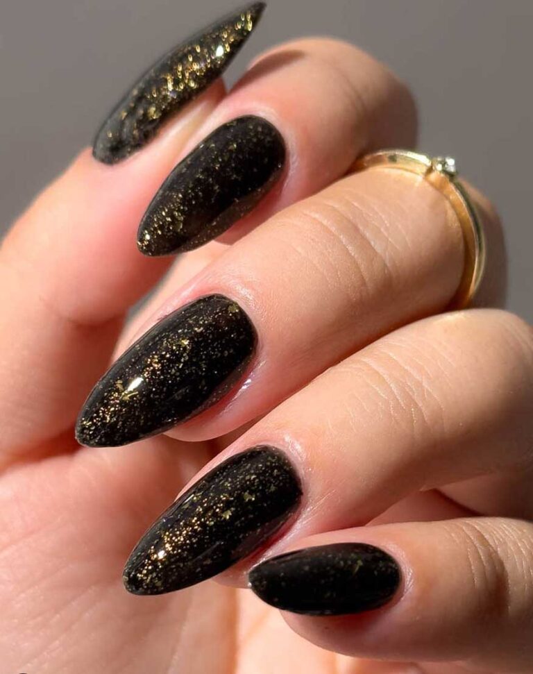 Gold and Black Nails Designs and Variations to Evoke Wealth and ...