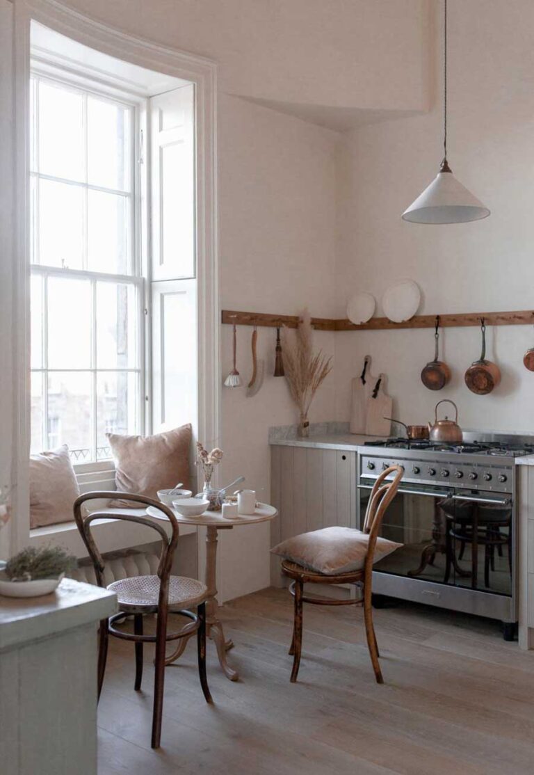 Light Academia Kitchen: Ideas, Textures & Lightning to Get in the Mood ...