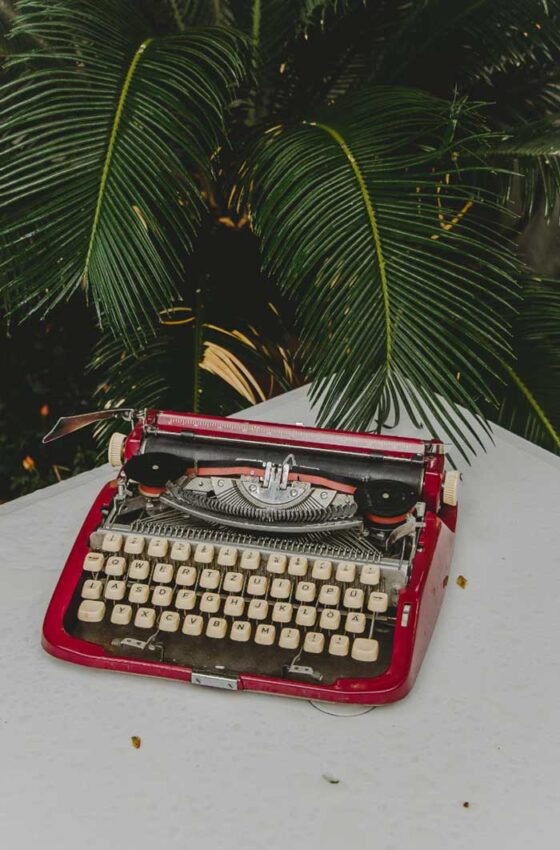 Typewriter Gifts: The Most Aesthetic Picks To Get To Writers, Academia ...